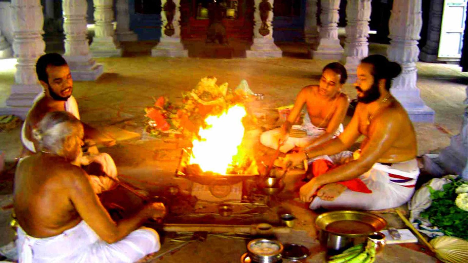 Pandit for Chandi Homam in Bangalore: Cost, Vidhi & Benefits